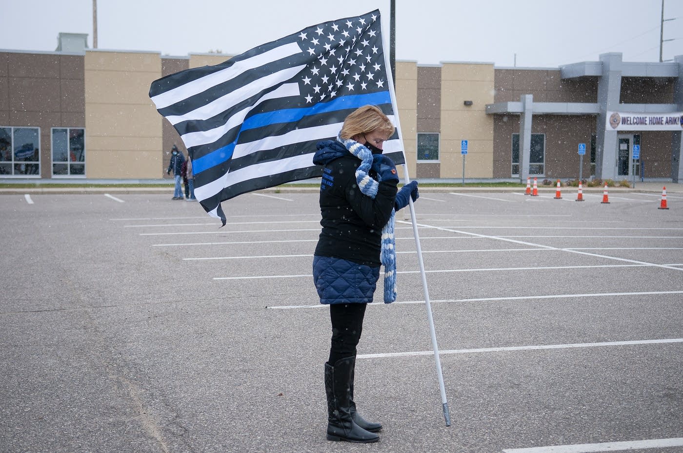 Waseca welcomes back police officer recovering from shooting | MPR News