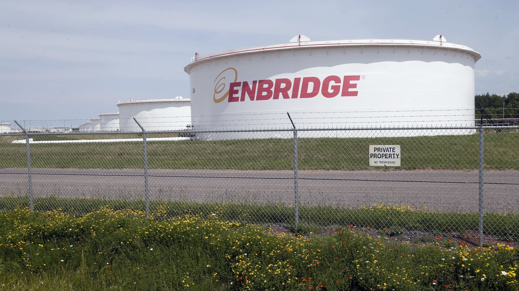 Enbridge pipeline spills 70,000 gallons of oil in Wisconsin | MPR News