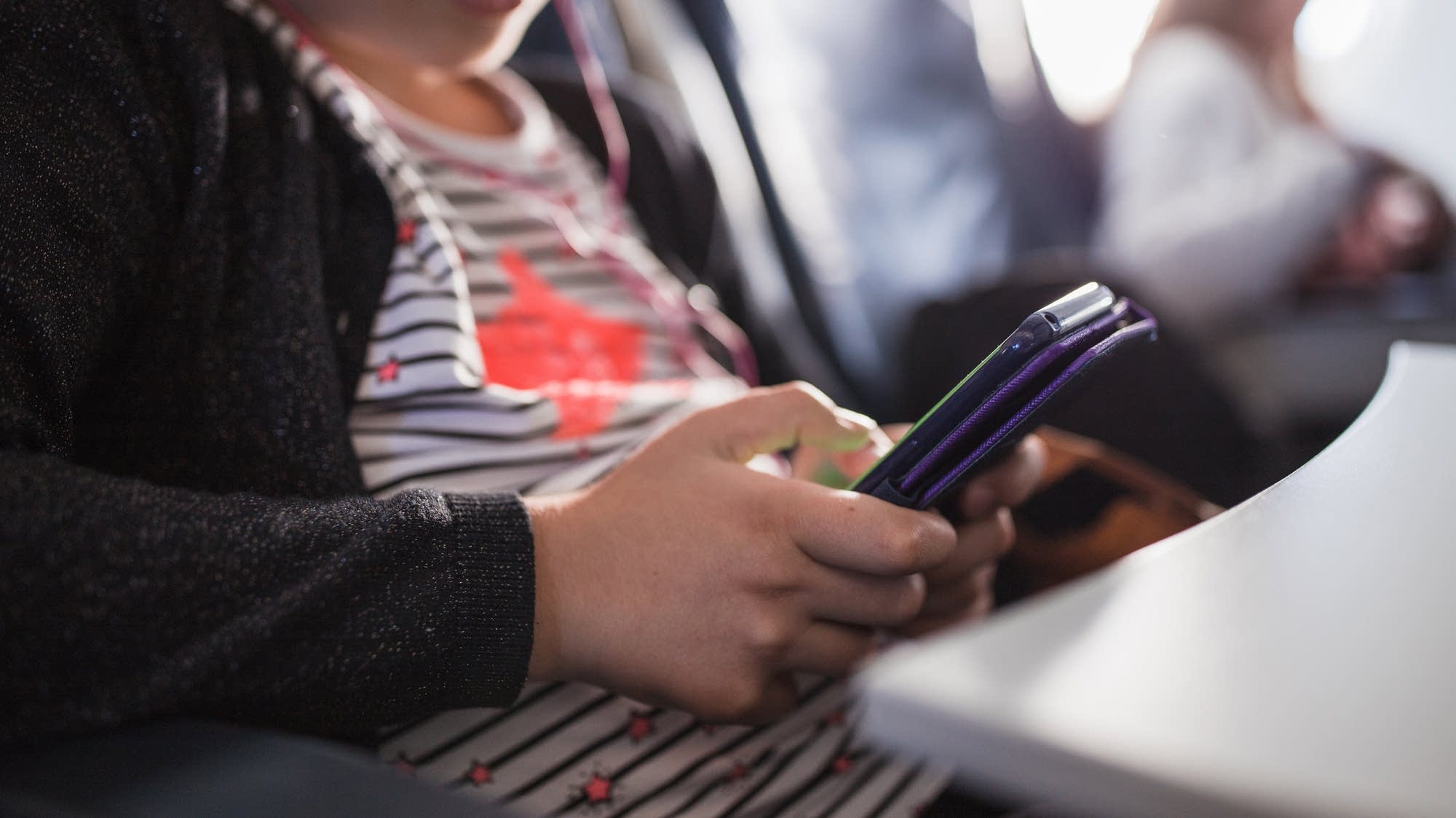 Bipartisan bill would help parents monitor kids' social media