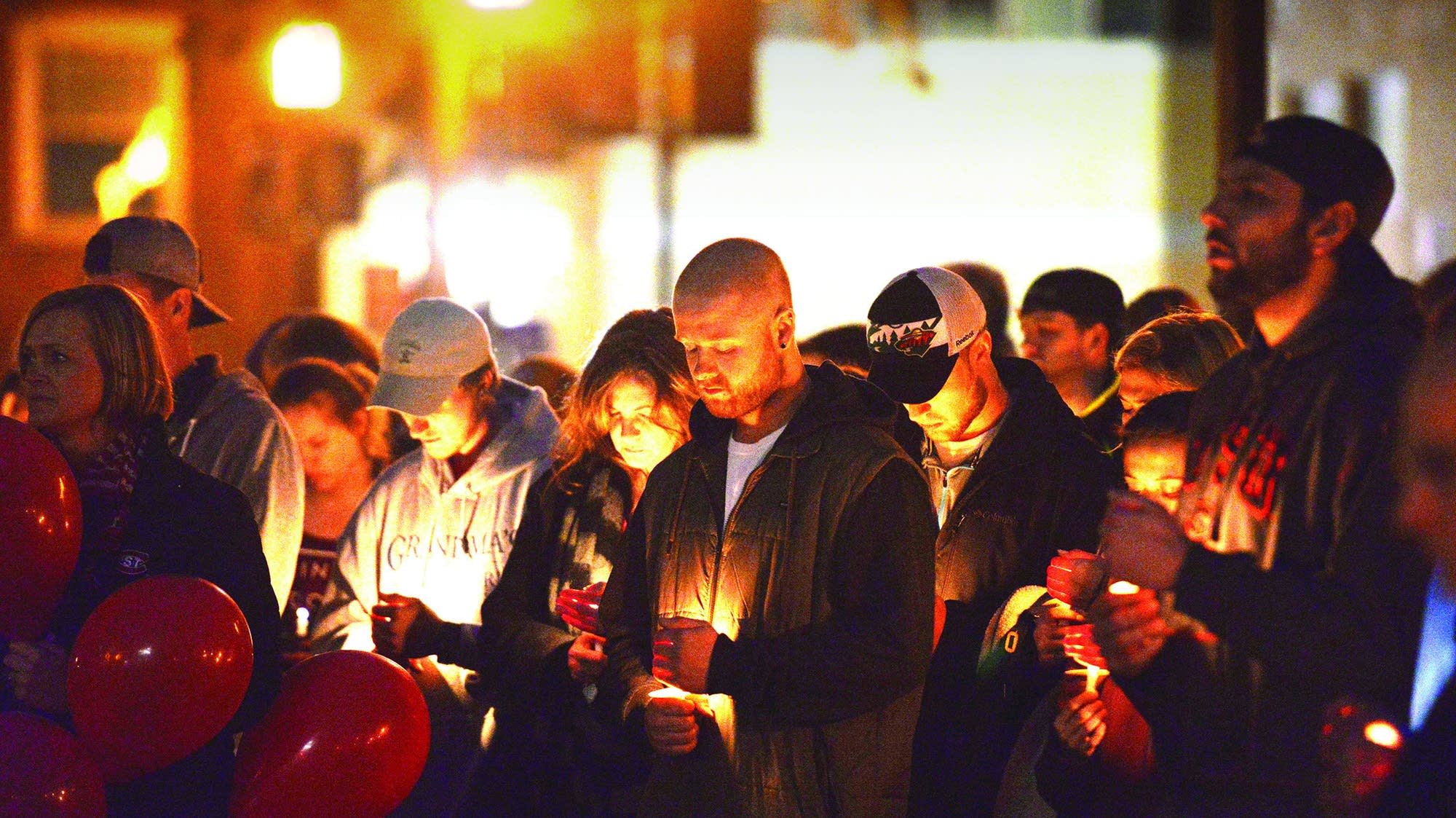 Candlelight vigil held for St. Cloud student found dead in river | MPR News