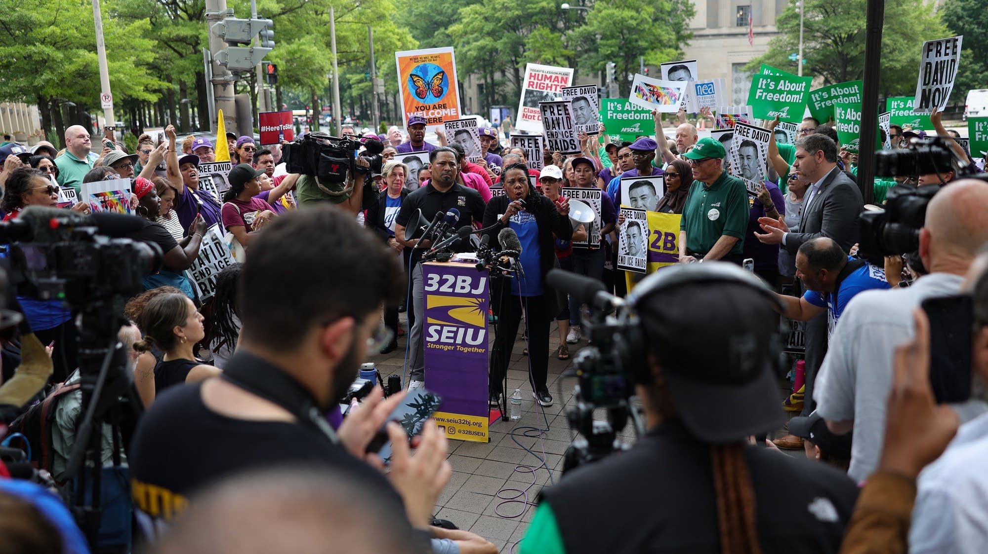 Solidarity between labor unions and immigrant communities