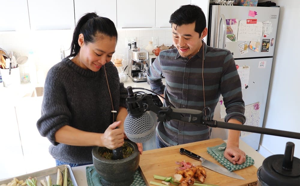 Cooking lesson: green curry paste with chef Hong Thaimee | The Splendid ...