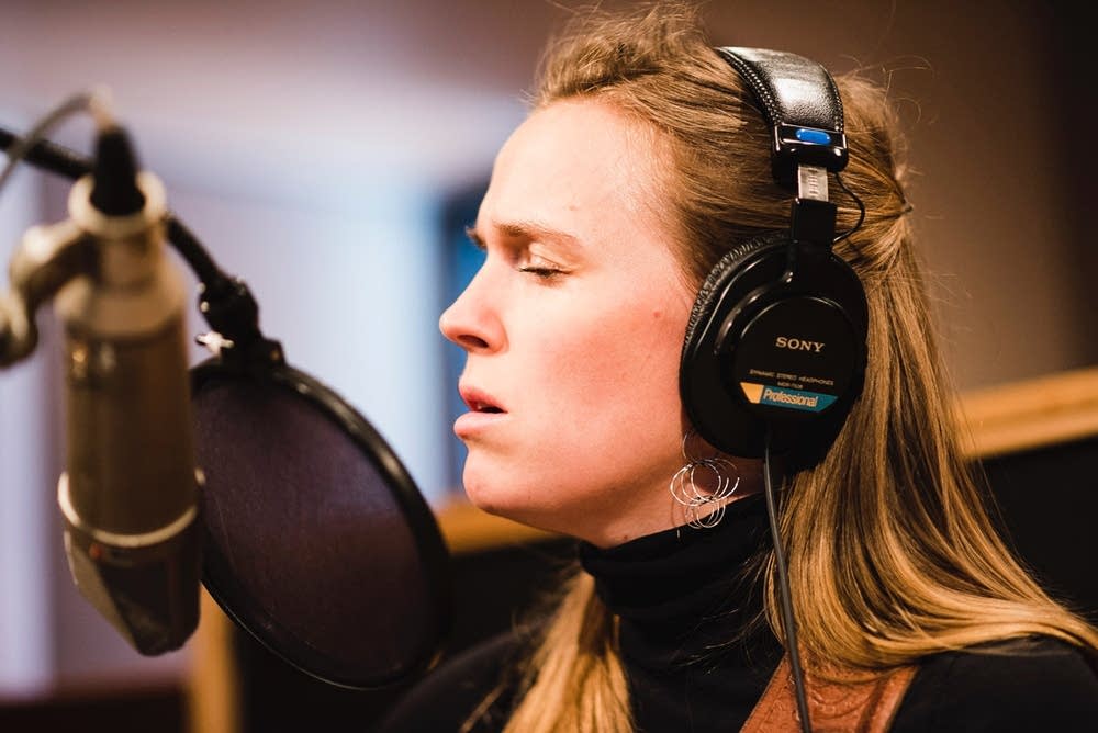 Caroline Cotter performs in the Radio Heartland studio | The Current