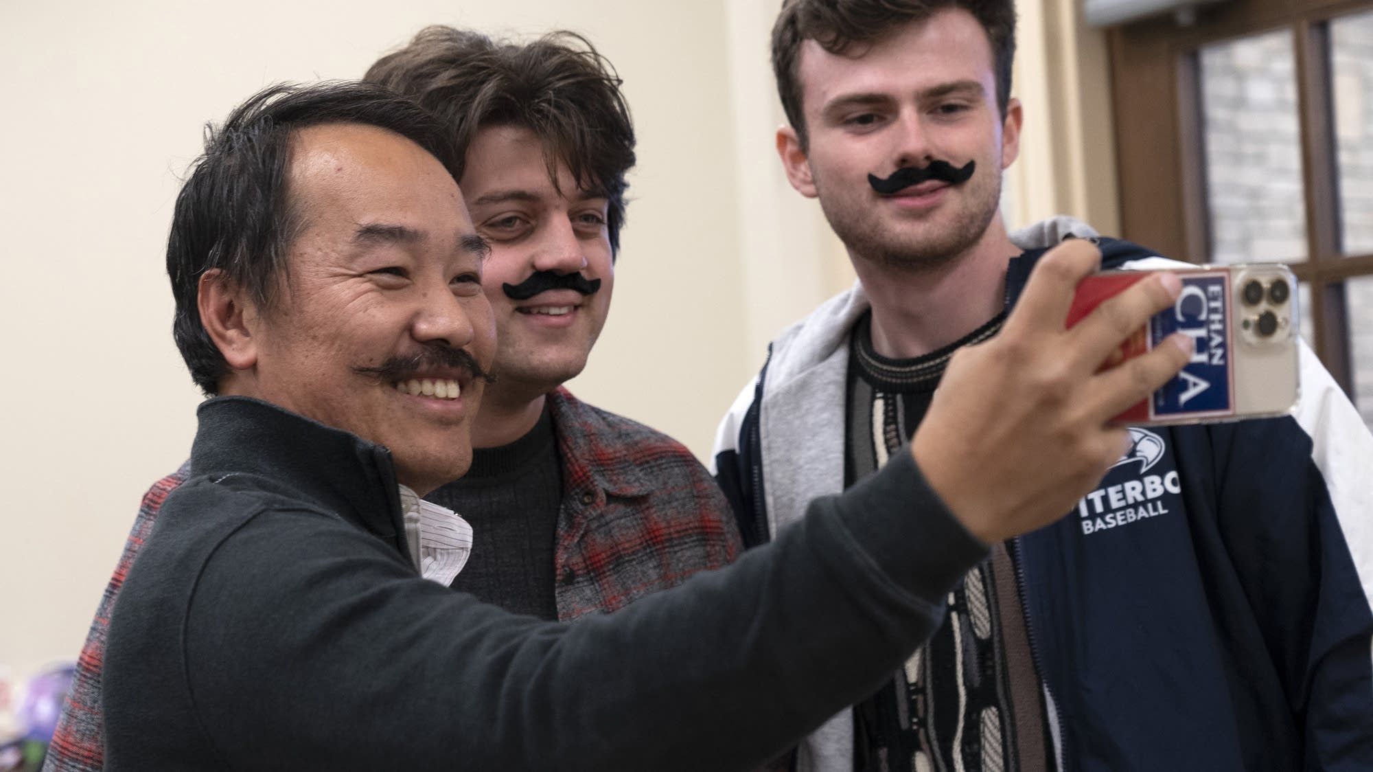 Campaign for control of Legislature plays out in suburbs | MPR News