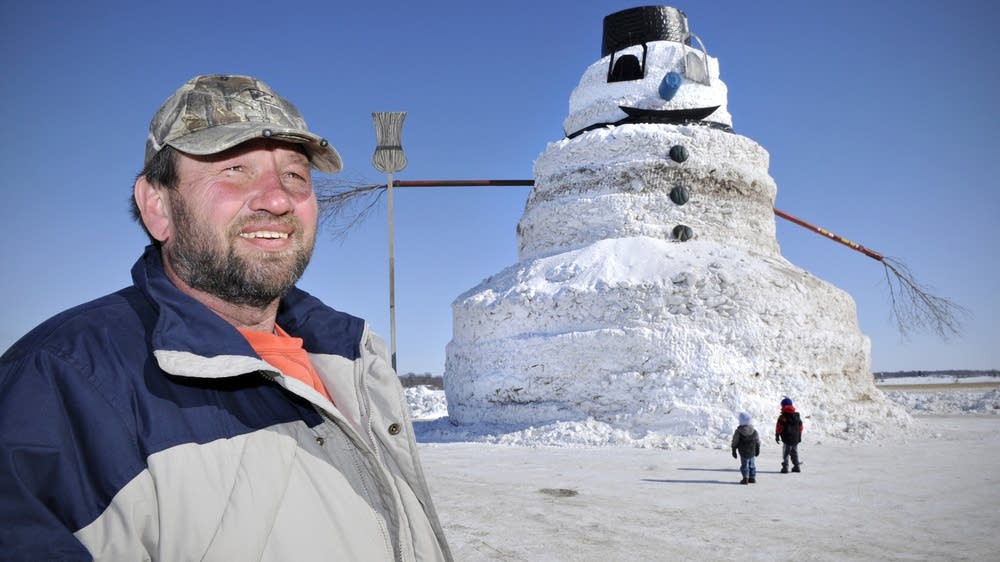 Minnesota farmer builds 50-foot snowman | MPR News
