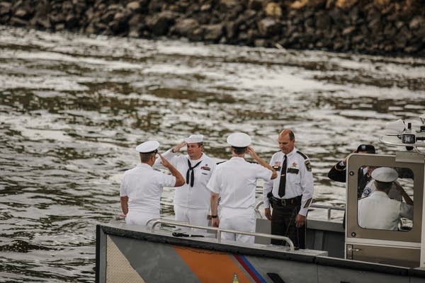 Rescue teams remember I-35W bridge collapse at wreath laying ceremony ...
