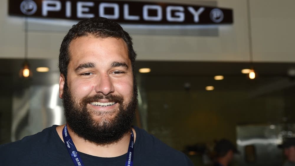 Vikings' Matt Kalil securing a future with personal pizzas | MPR News