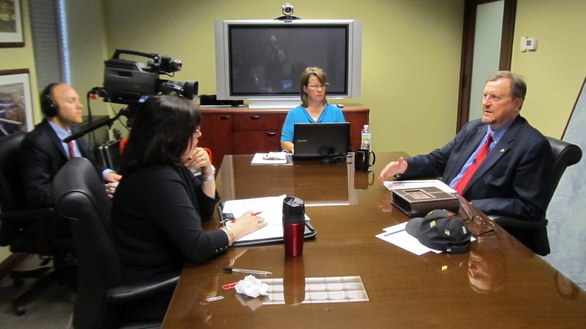 Court reporters interview veterans for the record | MPR News