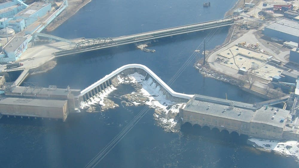 Border towns want state, province to purchase International Bridge ...