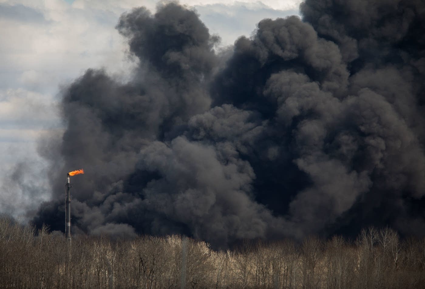 Superior firefighters recount battling major fire at oil refinery | MPR ...