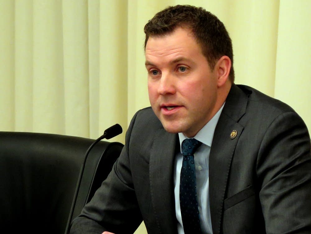 Investigation: Long didn’t violate ethics rules by taking U job | MPR News