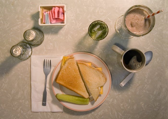 Oliver Twist's gruel and Alice's tea party: Photographing literature's ...