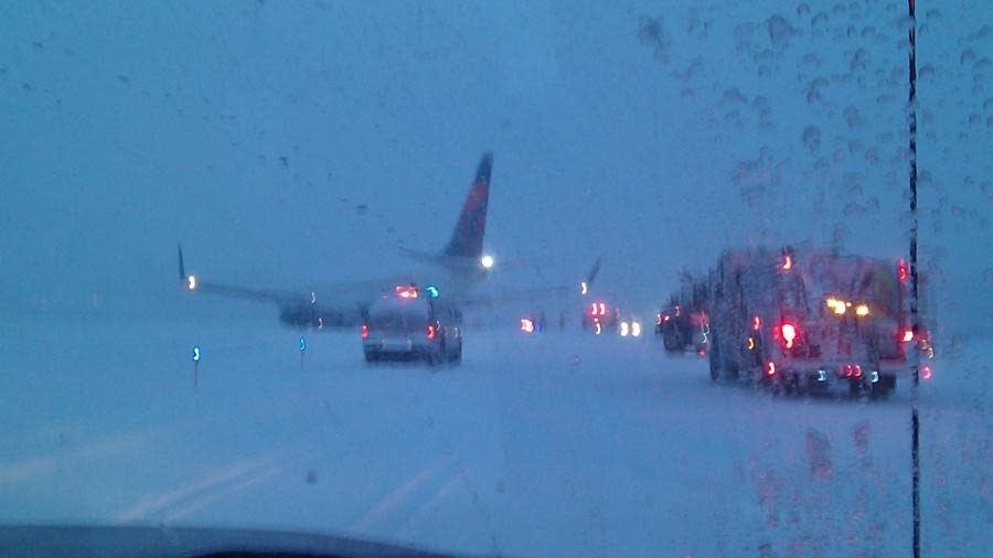 Delta flight slides off taxiway at Wis. airport | MPR News