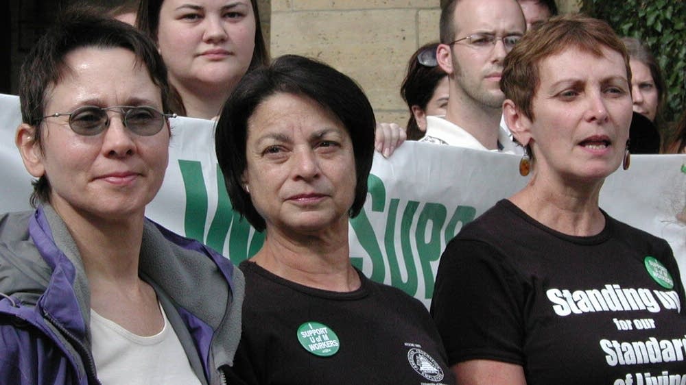 UMinn workers suspend strike; send offer to members for vote | MPR News