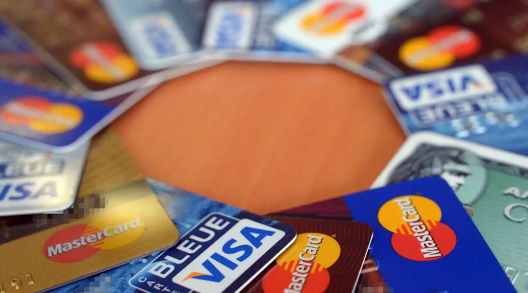 Despite high interest rates, people still sign up for department credit ...