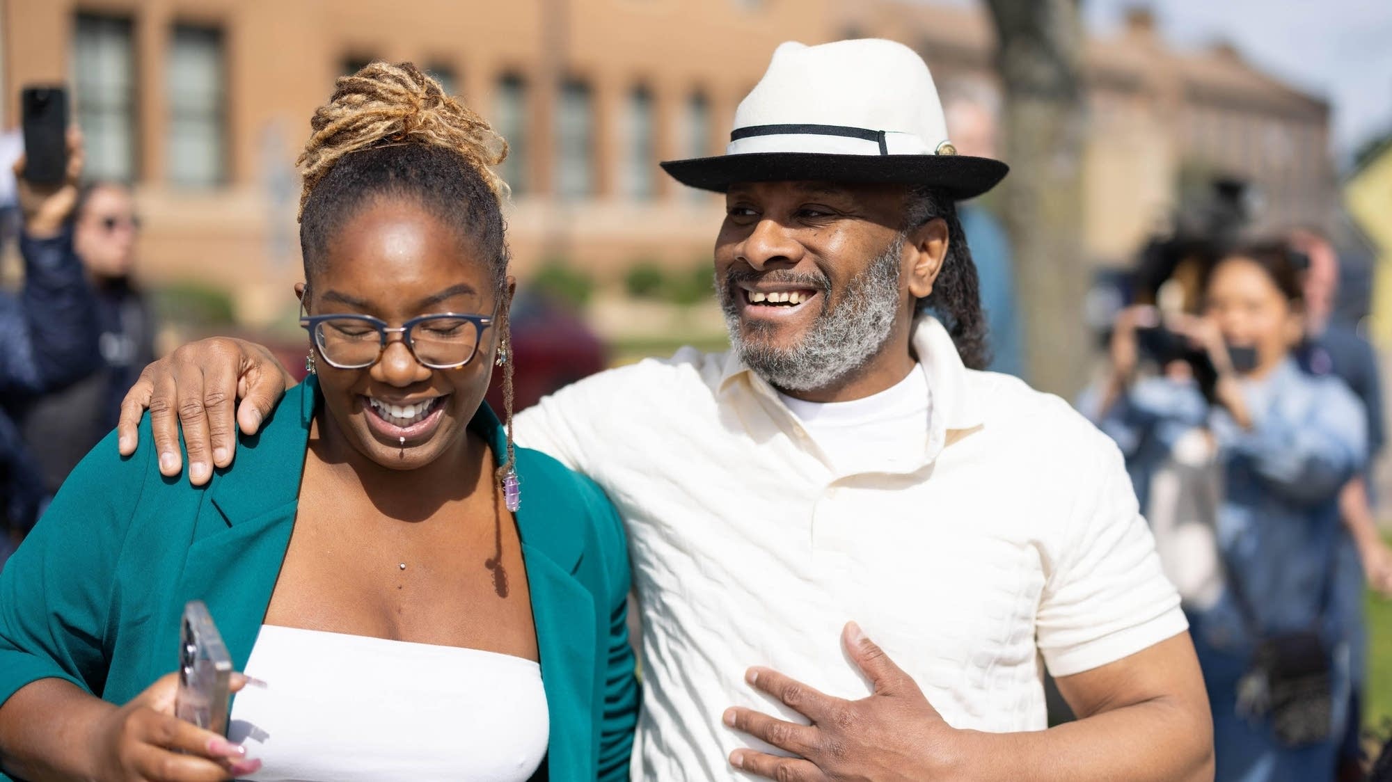 Bryan Hooper Sr. freed after woman confesses to 1998 Minneapolis murder ...