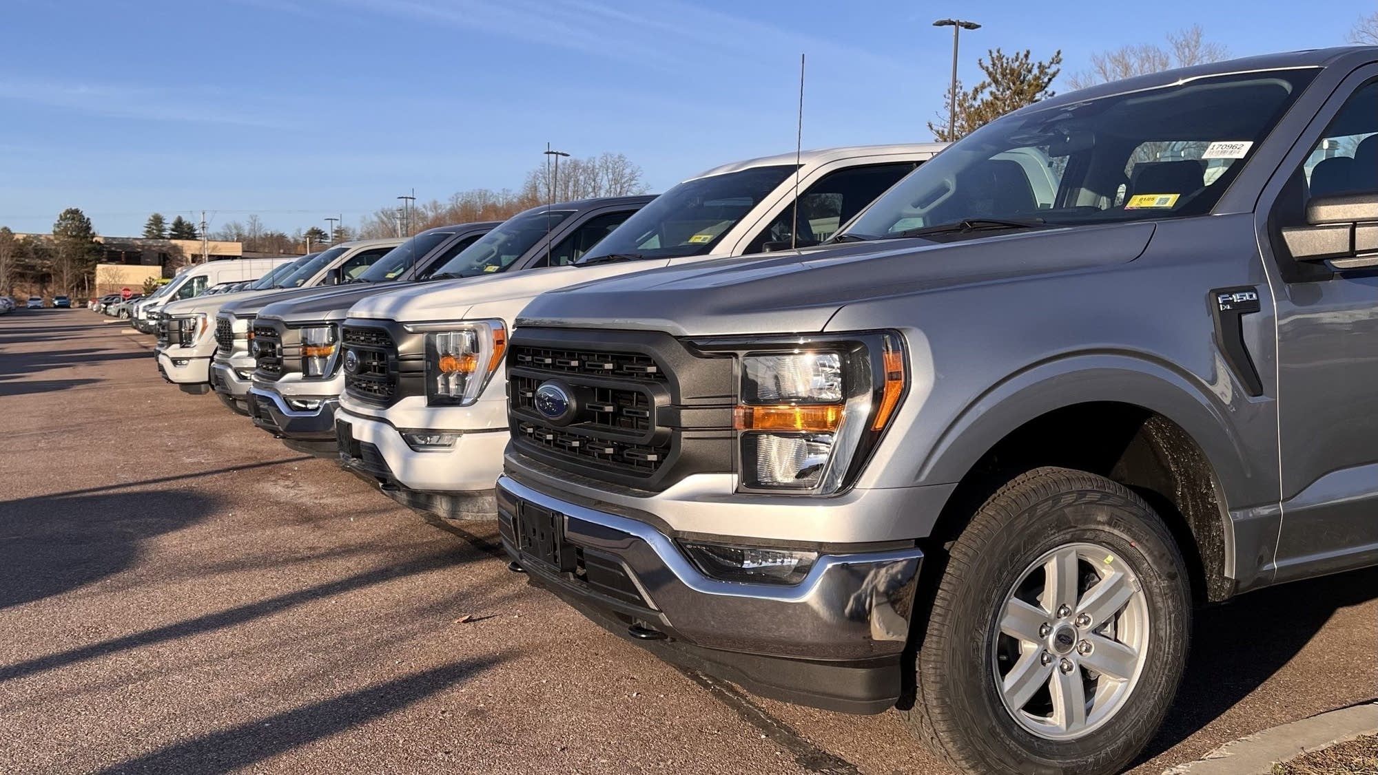 Car dealers bring back deals, incentives as inventories rebound ...