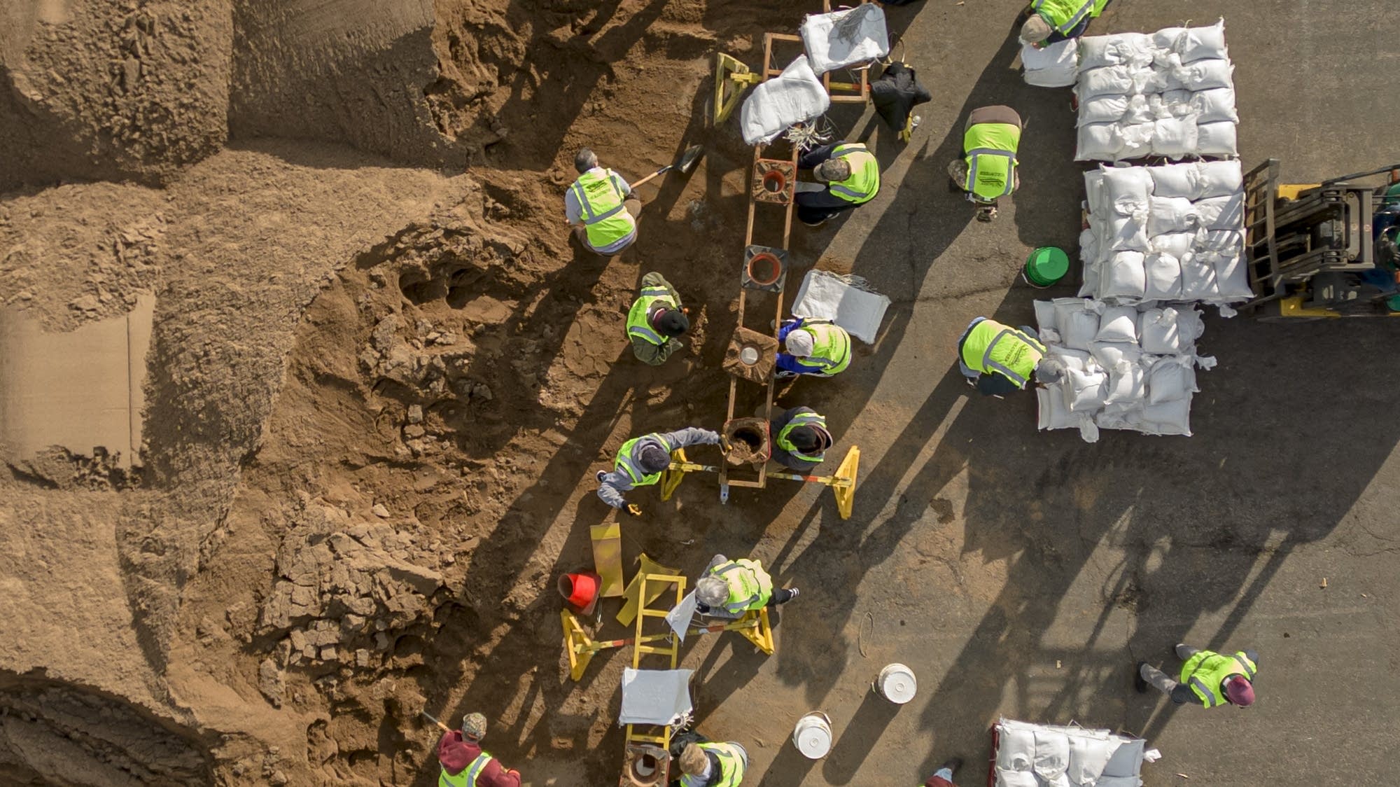 'I want to do my part': Hundreds of Minnesotans volunteer in Stillwater ...