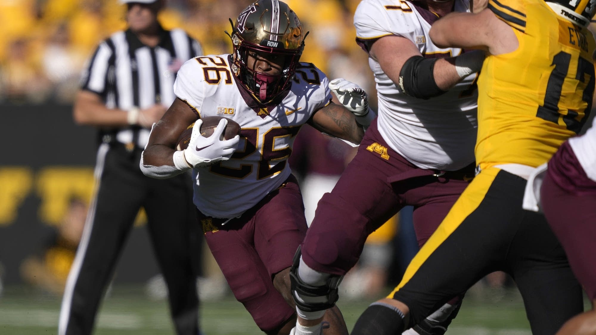 Minnesota wins at Iowa for 1st time since 1999, beating No. 24 Hawkeyes ...