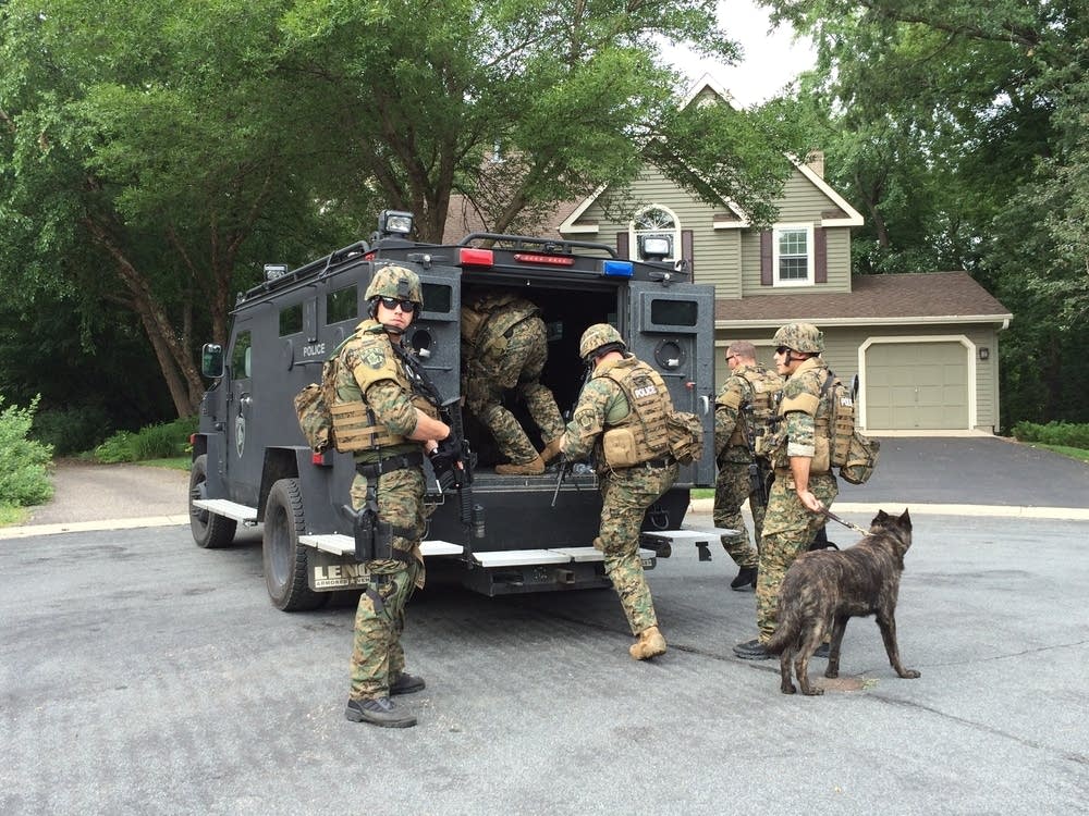 Chaotic scene, then massive manhunt follows officer's slaying | MPR News