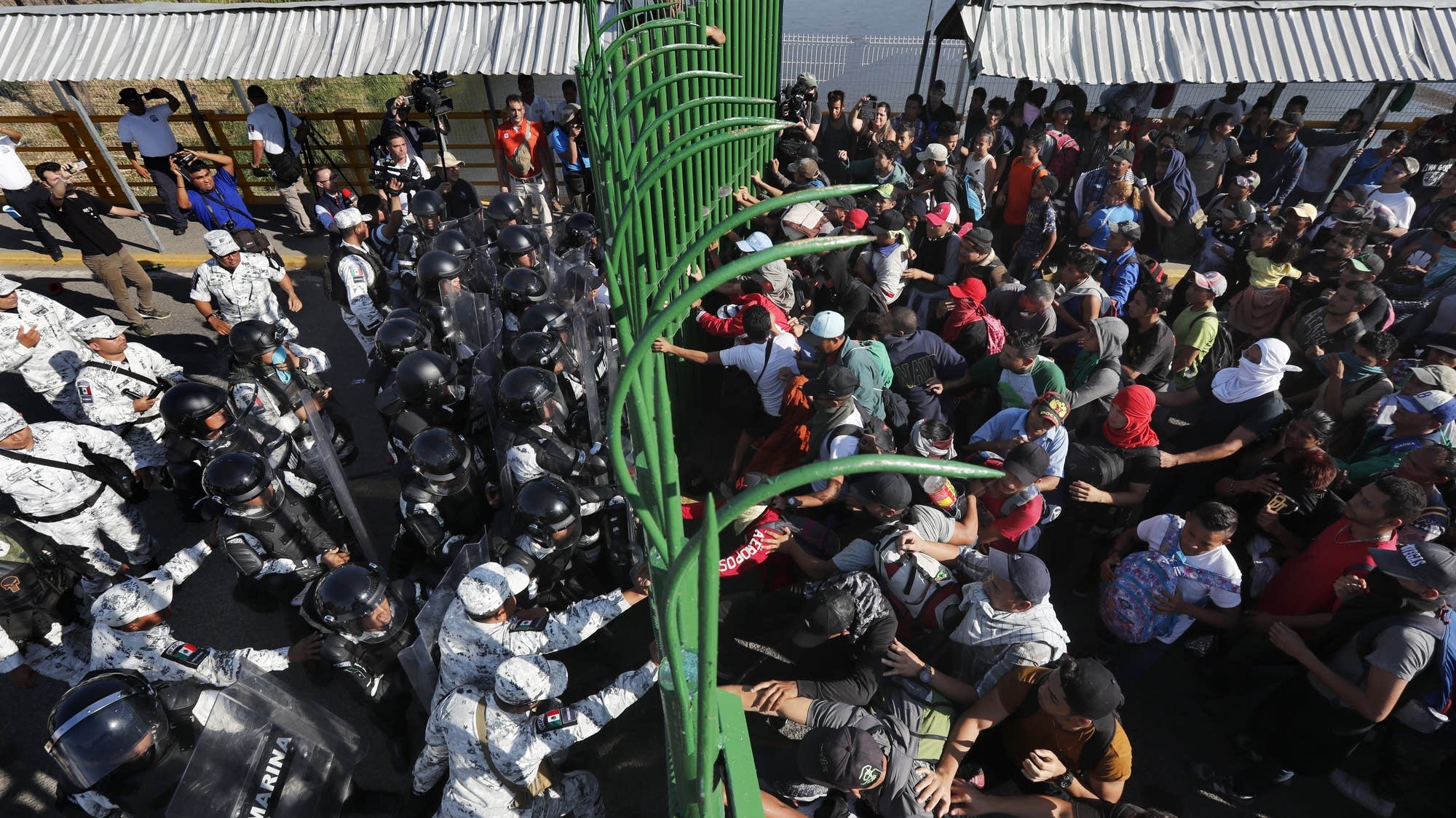 Mexico blocks hundreds of migrants from crossing border span | MPR News