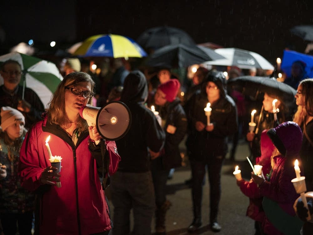 Hundreds gather for vigil for Girl Scouts, parent killed in Wisconsin ...