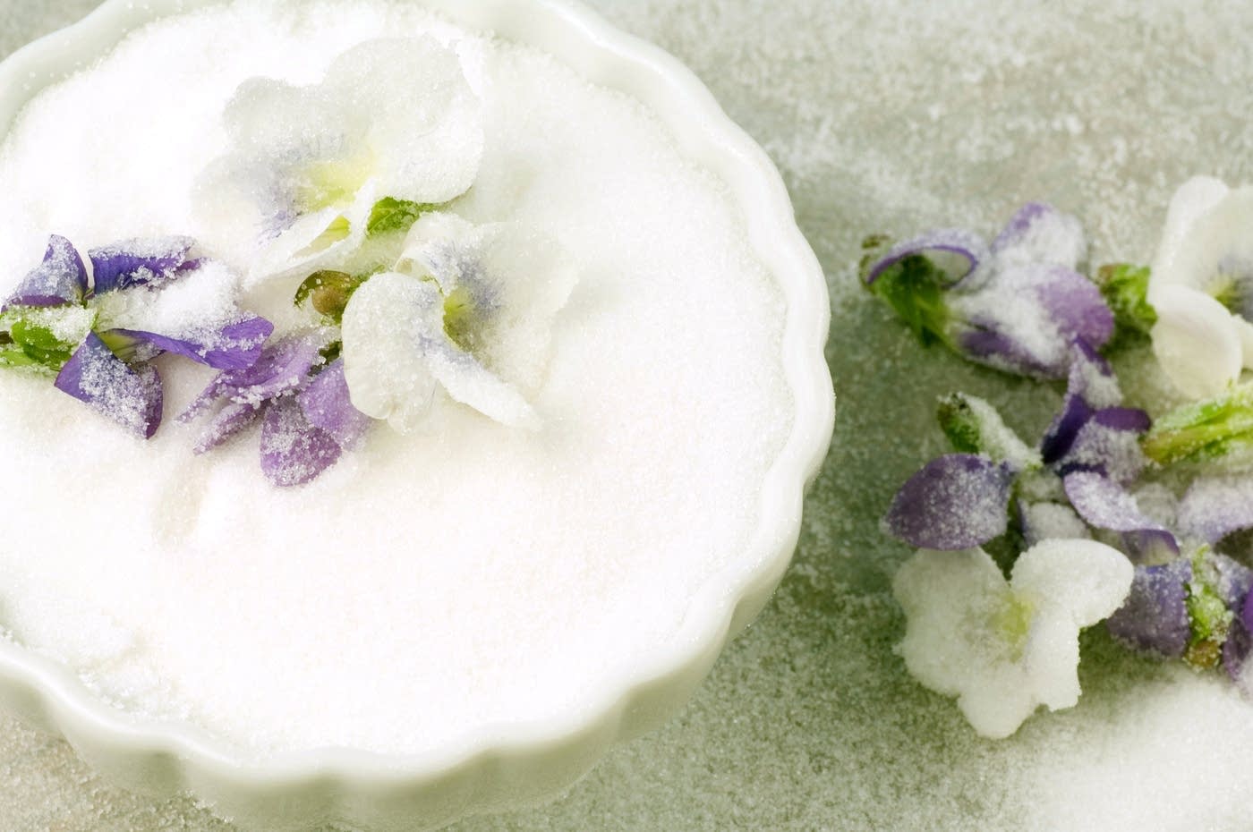 Use creme fraiche and edible flowers to make a stunning cake | The ...