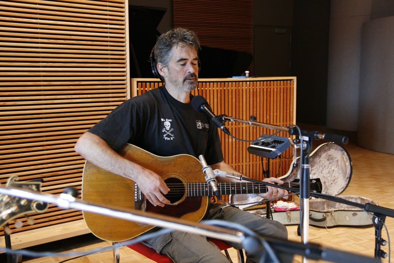 Slaid Cleaves performs in the Radio Heartland studio | The Current
