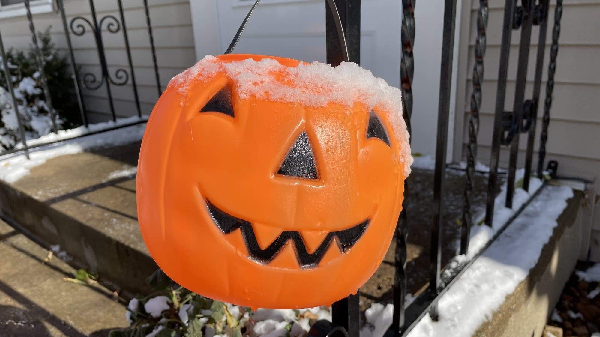 Record-breaking warmth and a possible Halloween snowstorm | MPR News