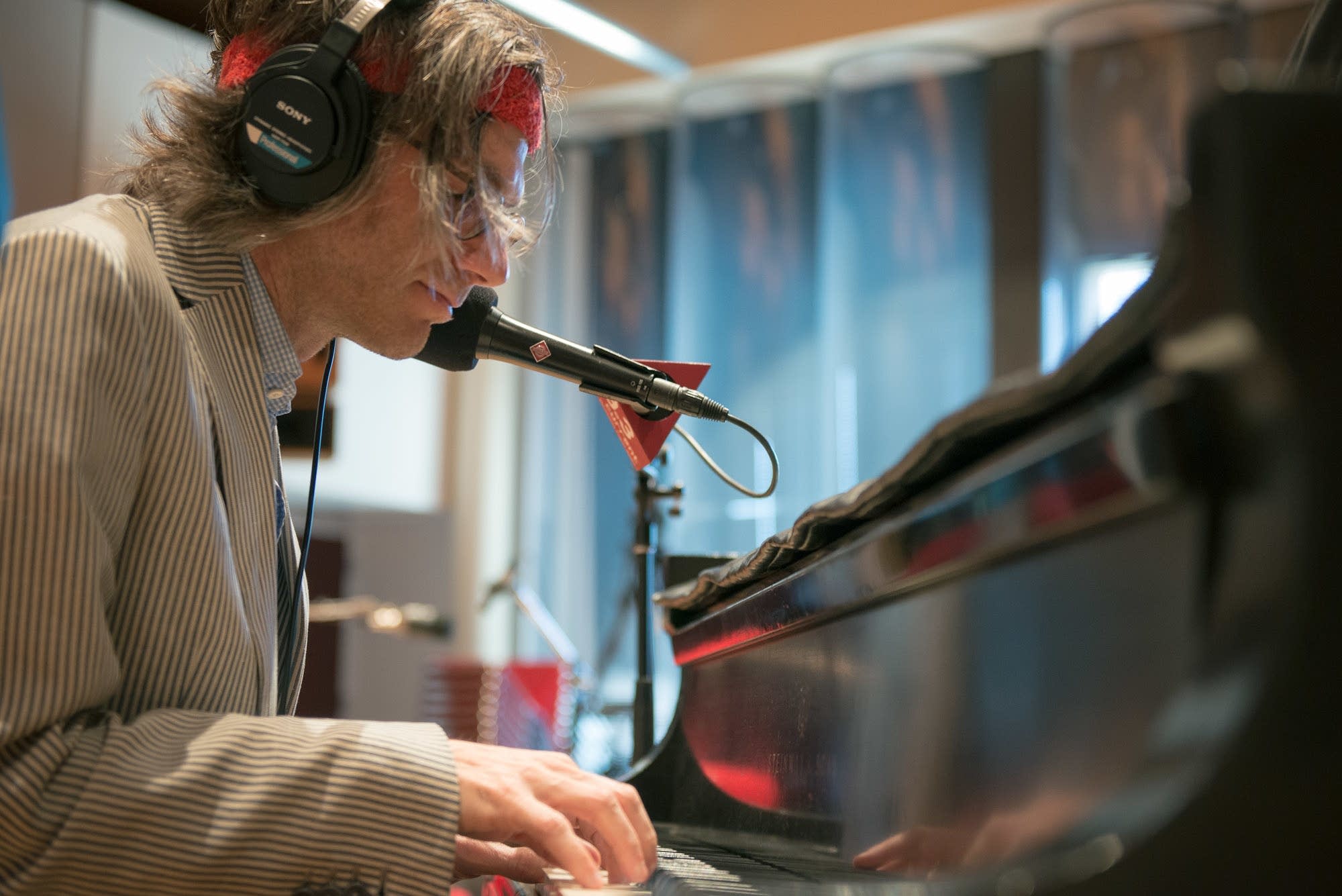 Dylan Hicks and The Toughies performs in The Current studios