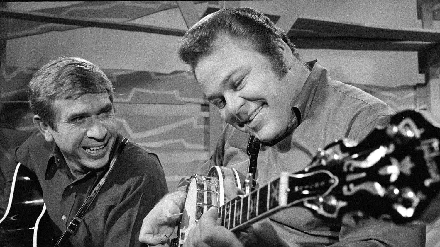 Roy Clark, 'Hee Haw' host and country music ambassador, dies at 85