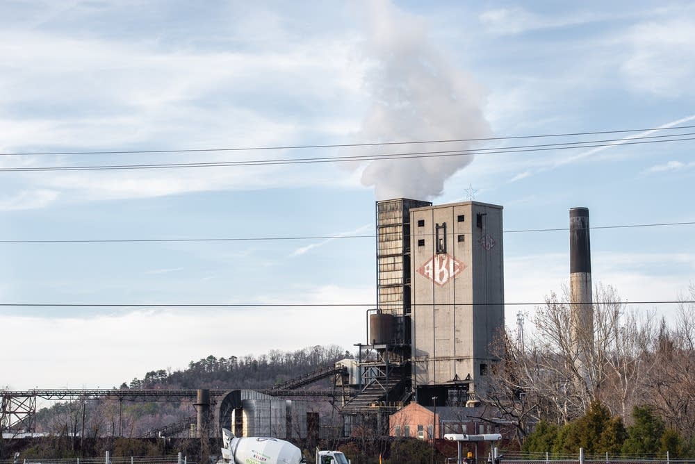 Thousands of public housing residents live near the most polluted ...
