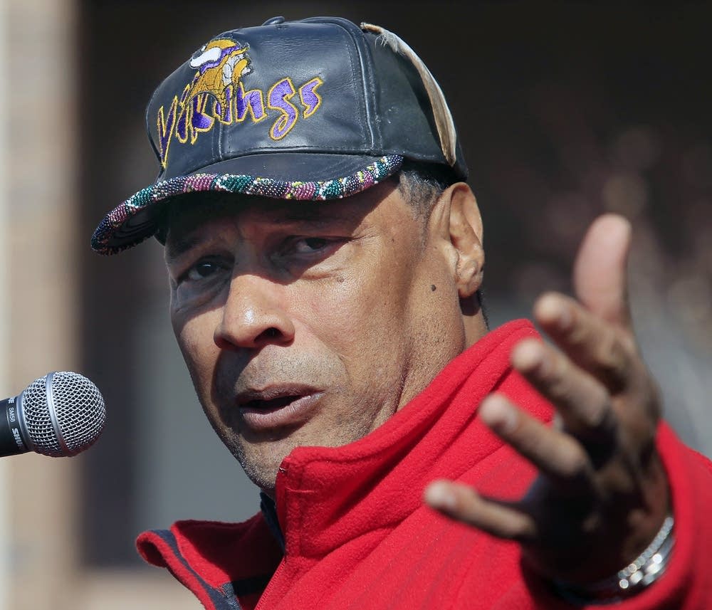 Thousands protest Washington NFL team nickname before Vikings game ...