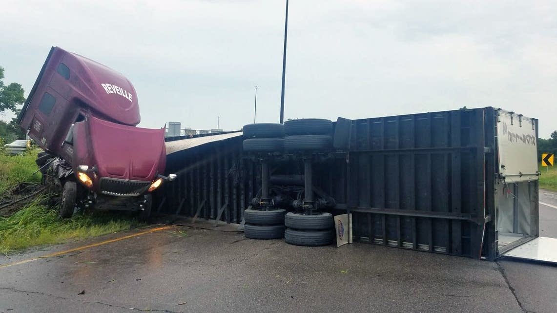 Semi crash closes northbound I-35W in Roseville | MPR News