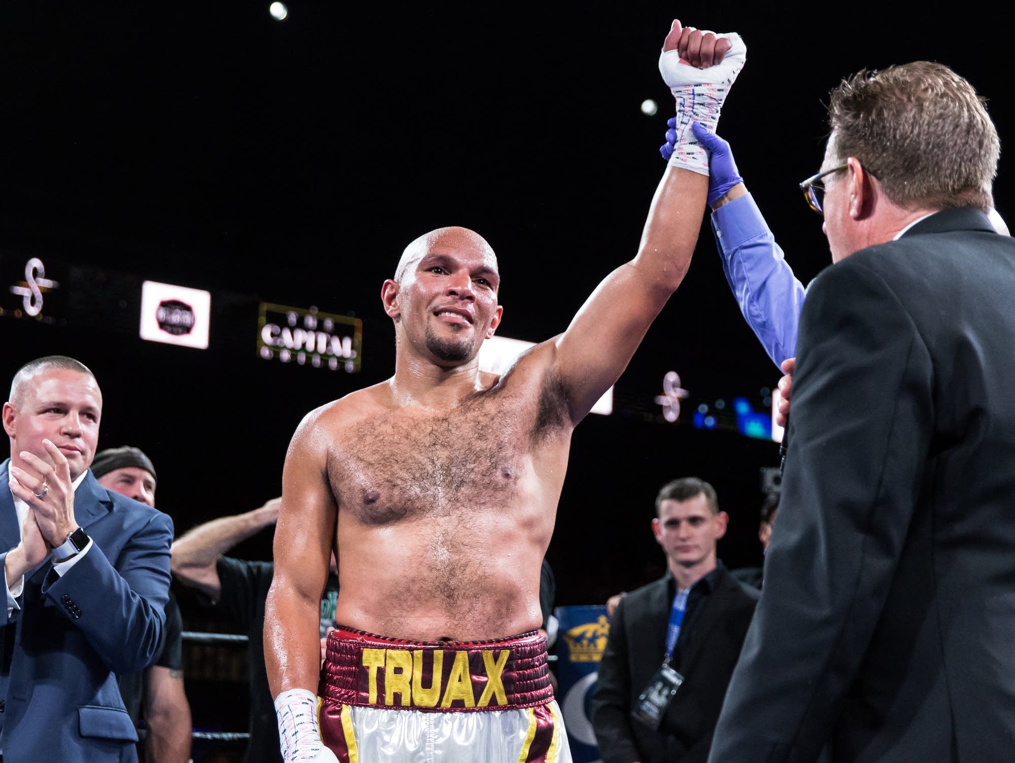 Photos: A night of boxing at the Armory in Minneapolis | MPR News