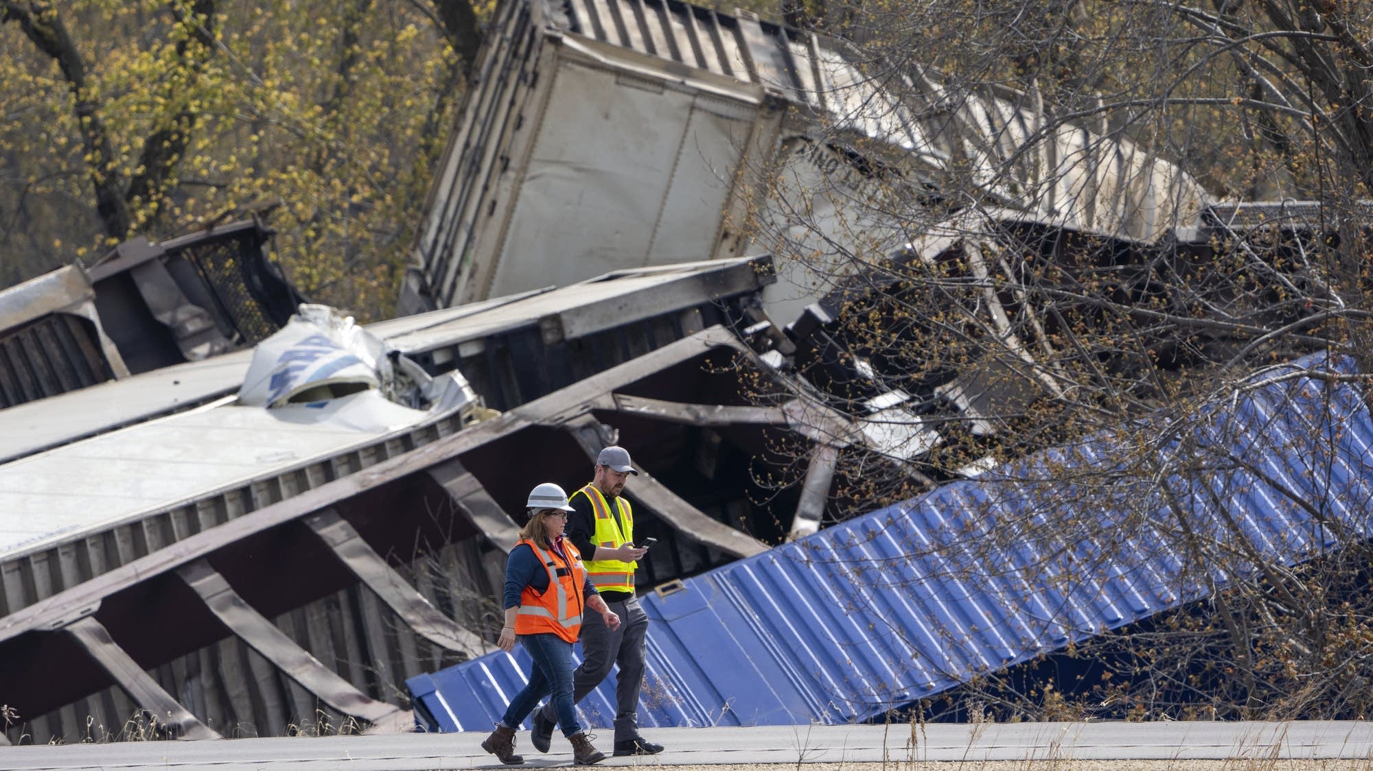 Containers secured to shore after Wisconsin train derailment | MPR News