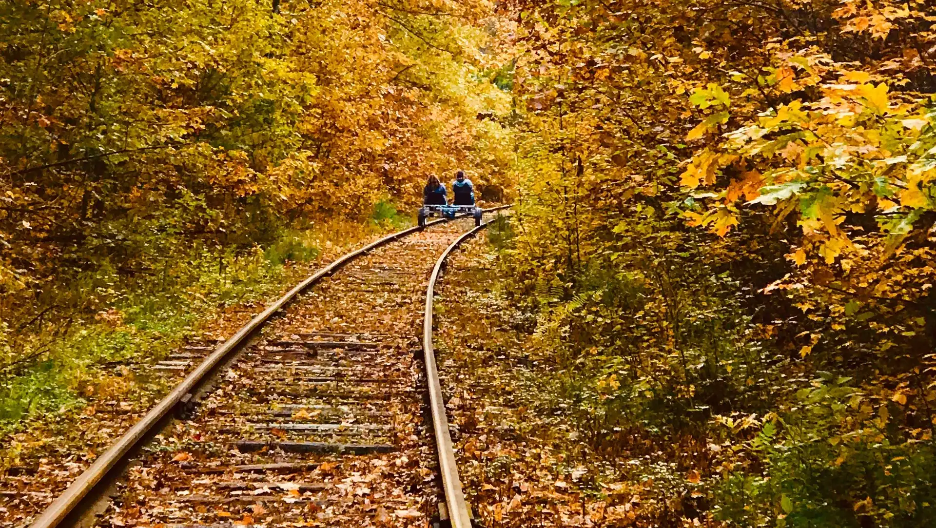 Fall is when this New Hampshire rail-riding attraction “shines”