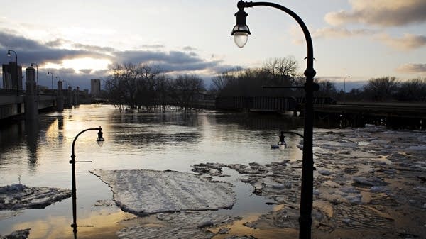 Fargo-Moorhead's Red River flood plan on track, for now | MPR News