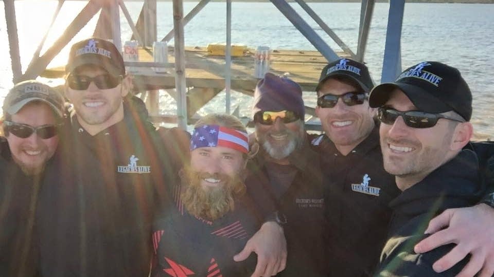 Navy swimmer becomes first American to swim length of Mississippi River ...