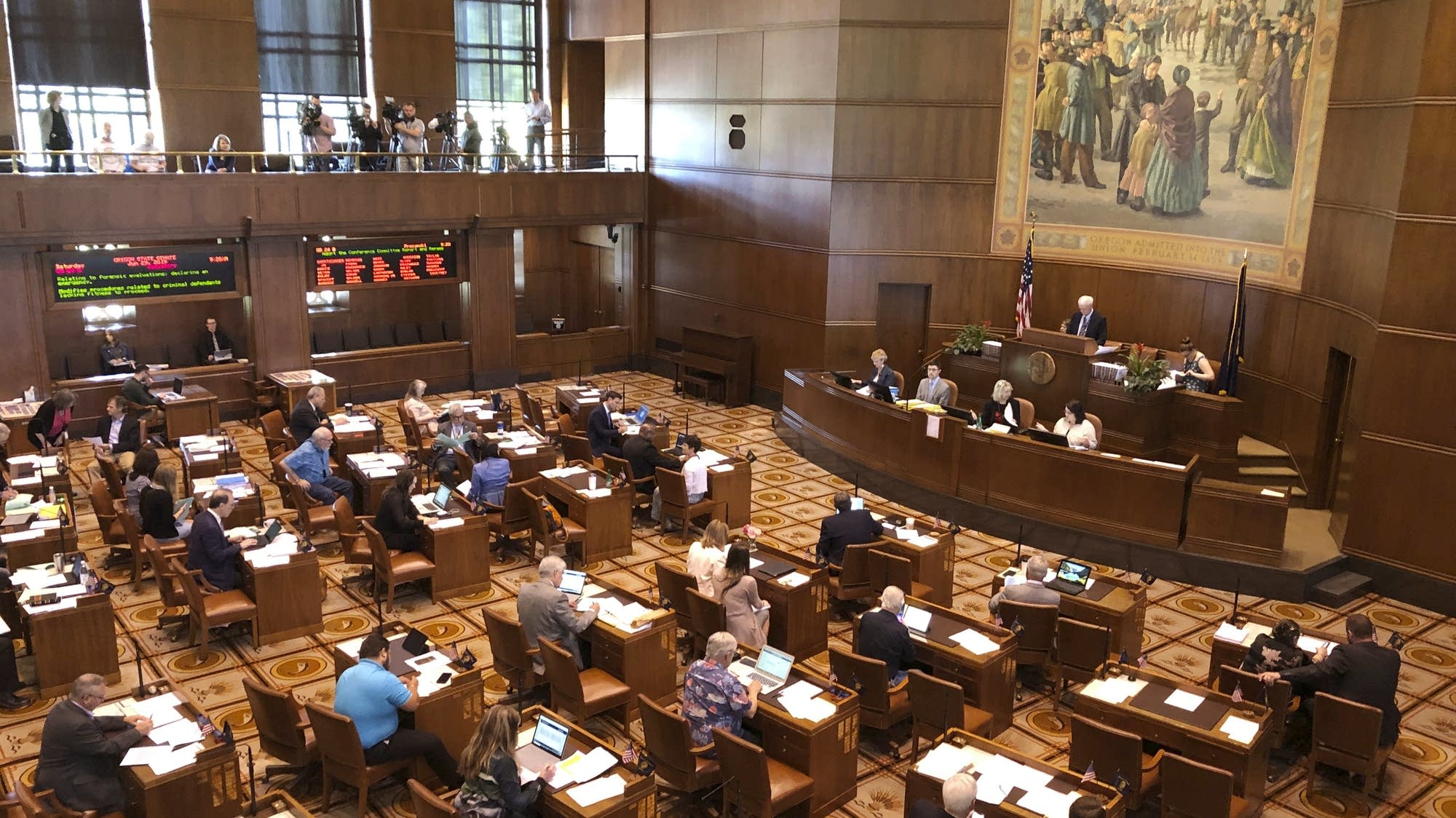 Oregon Republican senators end walkout over carbon bill | MPR News