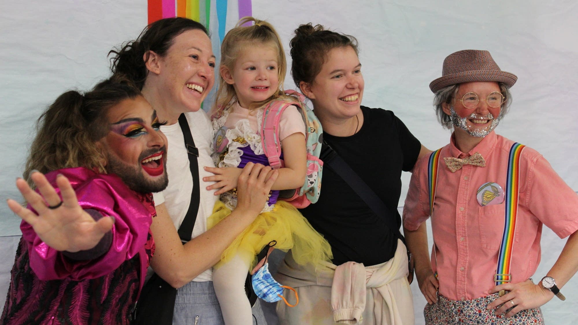 'Drag Story Hour' events bring joy — and protests — to St. Paul ...