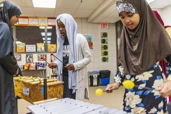 Burnsville music class includes songs familiar to Somali students