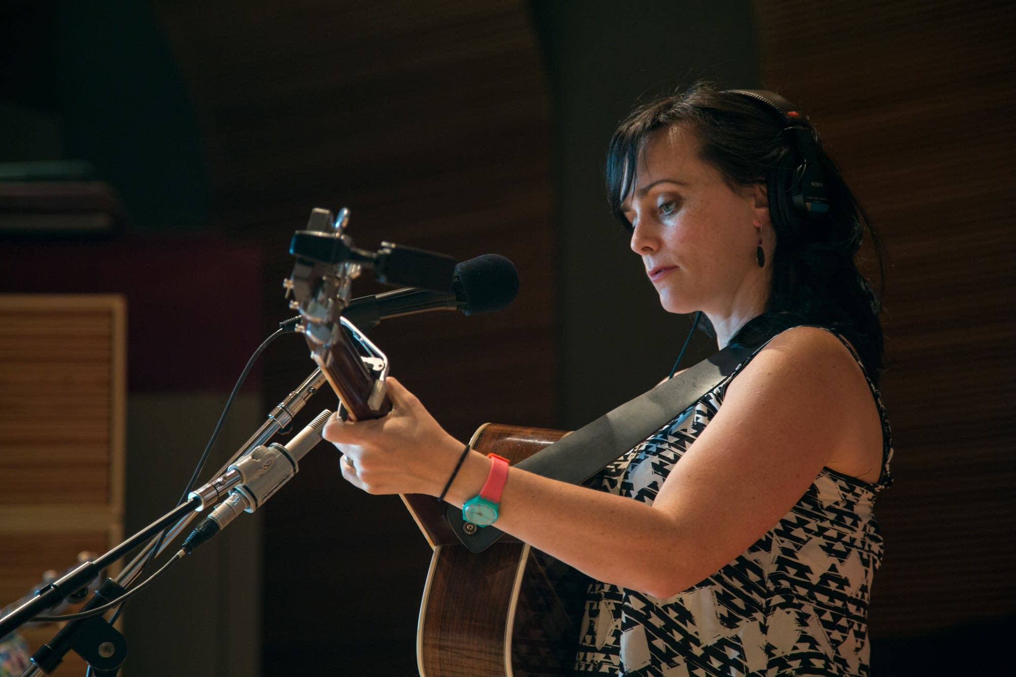 Red Molly perform in the Radio Heartland studio