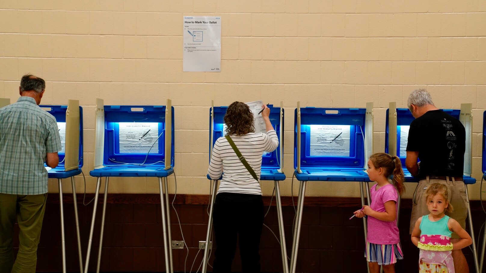 2 maps tell (almost) everything about Minnesota's voting population ...