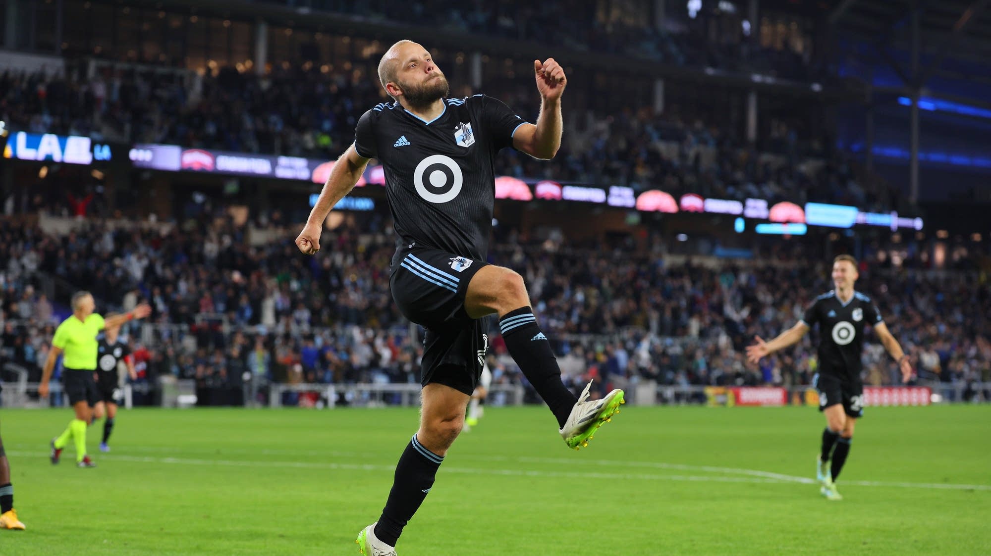 Pukki scores four, MN United ends Galaxy's playoff hopes with 5-2 ...