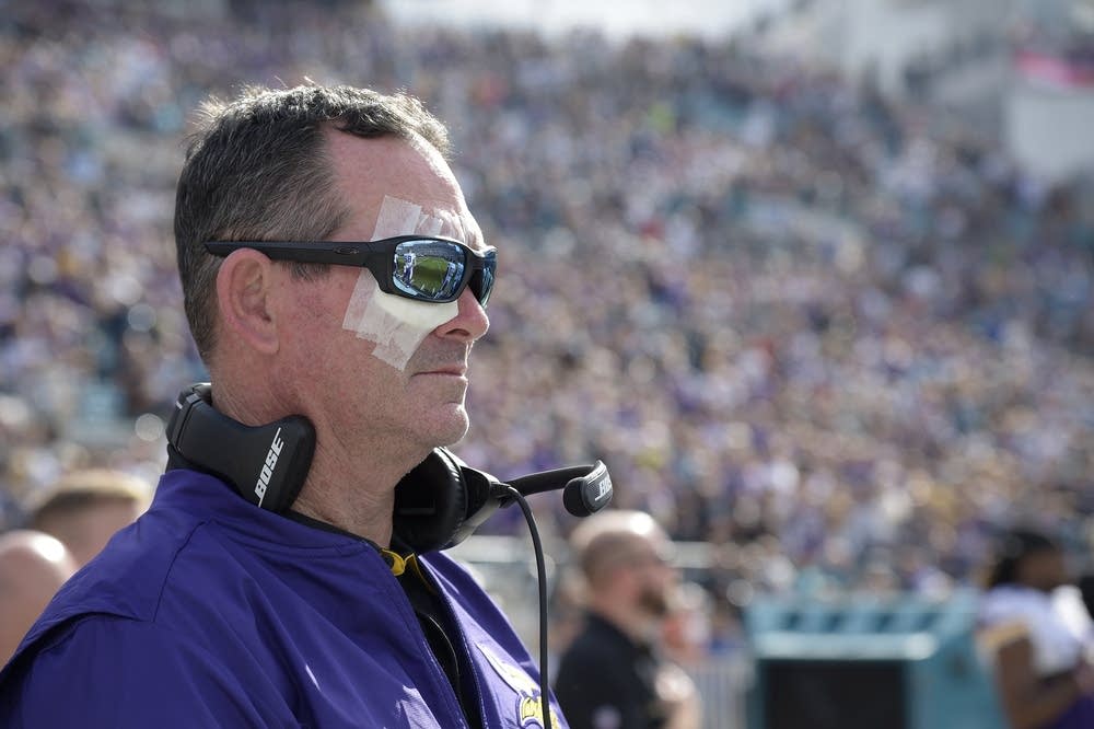 Vikings' Zimmer to take time off after latest eye surgery | MPR News