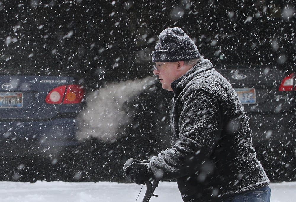 Photos: Snowstorm hits Twin Cities, S Minn. | Minnesota Public Radio News