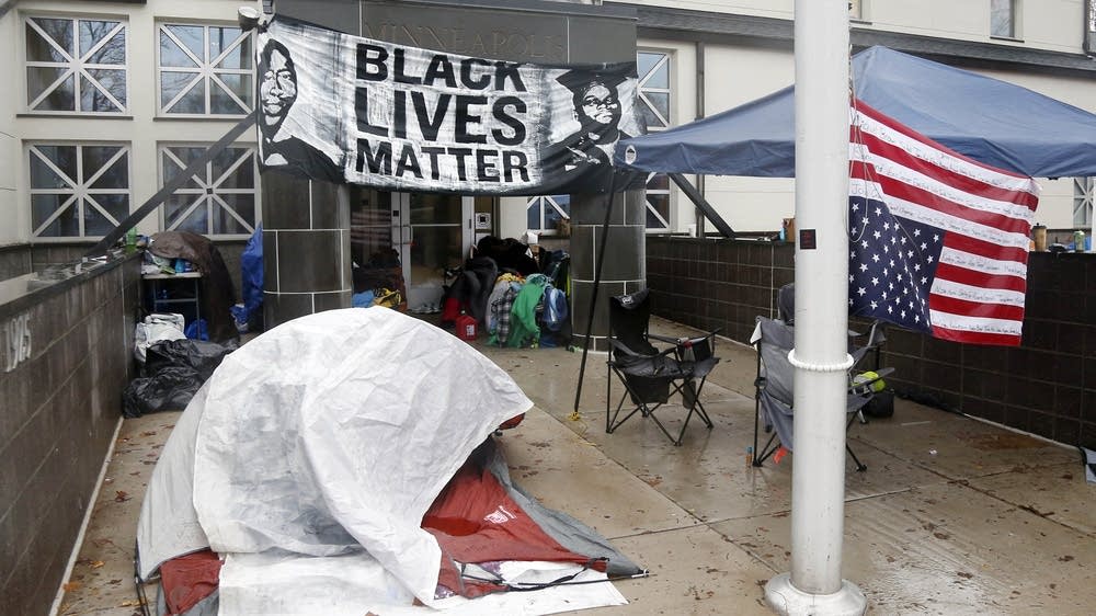 Tensions high as Minneapolis cops move to break up precinct protest ...