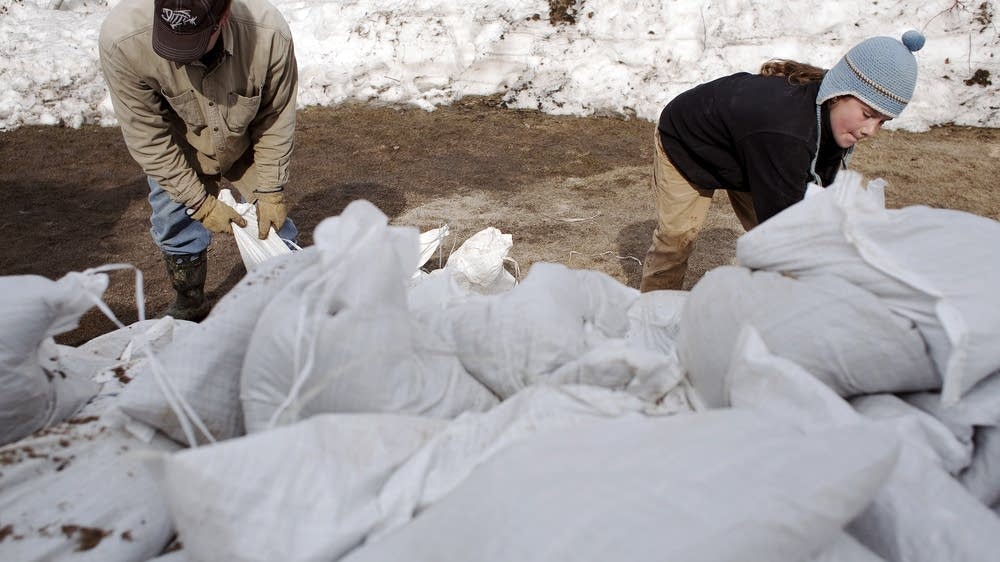Sandbagging costs soar in Moorhead | MPR News