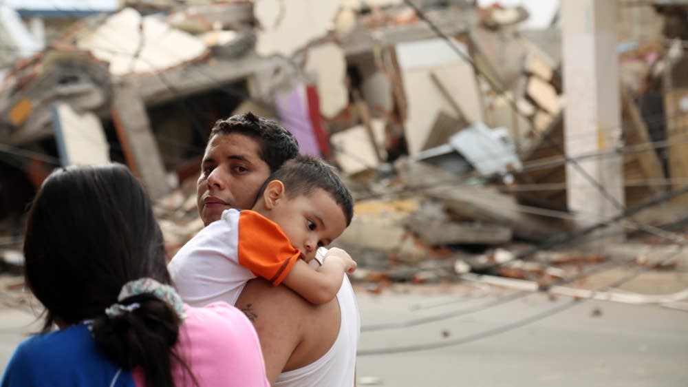 Photos: In quake-devastated Ecuador, loss piles up amid the rubble ...